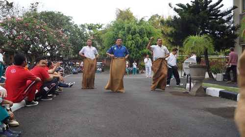 P N DENPASAR MENGGELAR PERLOMBAAN DALAM RANGKA MENYAMBUT HARI ...